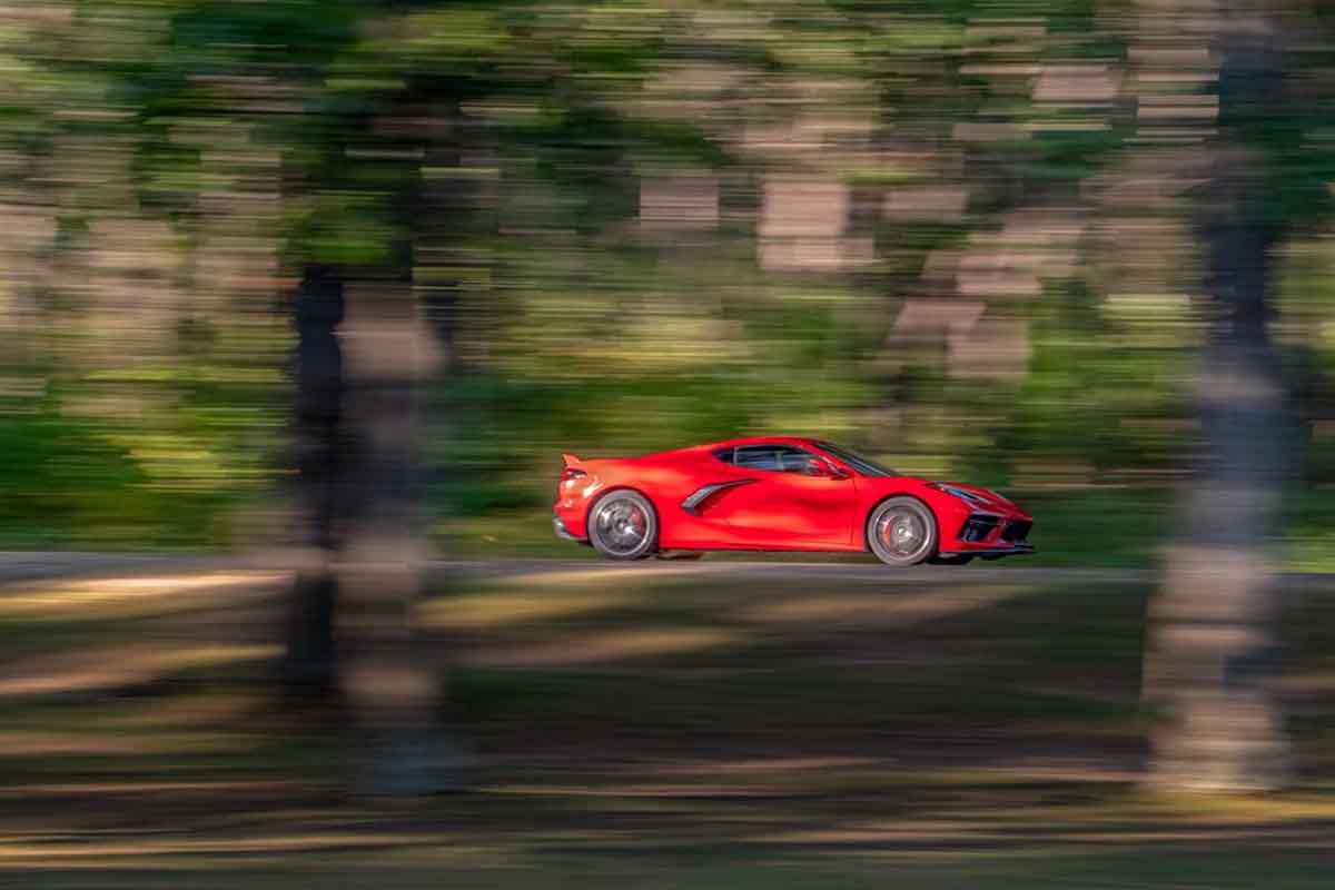 StriveME - كورفيت c8 2021 خصائصها ومميزاتها بالسعودية